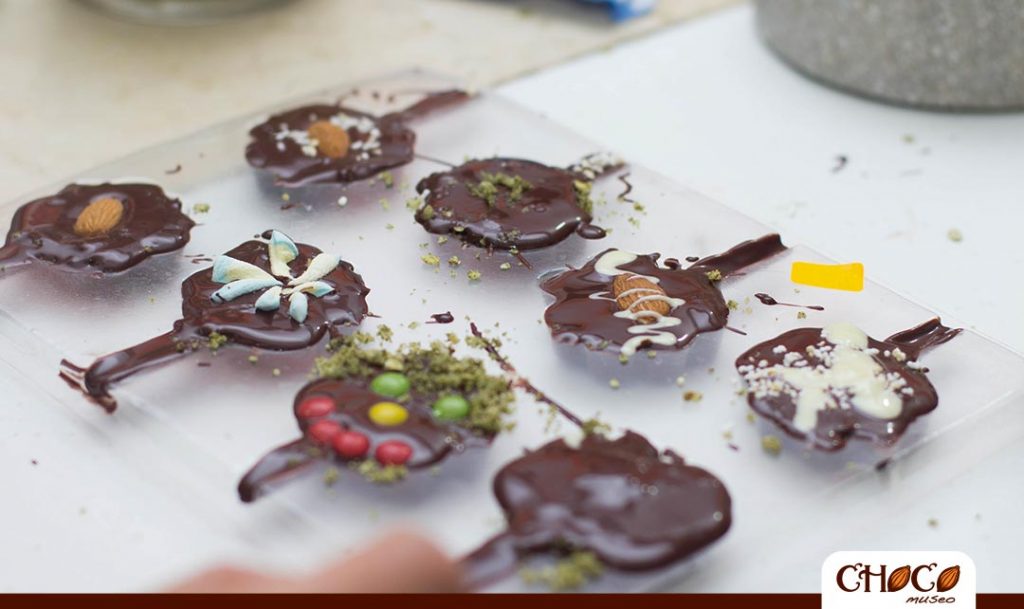 Mini chocolate workshop for children in Cusco – ChocoMuseo